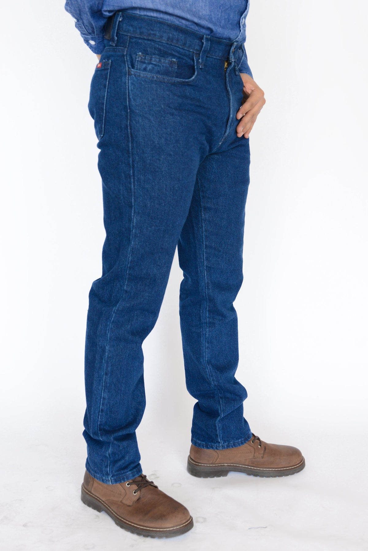 Pantalón Bravo 13.25 marca Antum. Color Índigo suavizado y Talla 28. Div